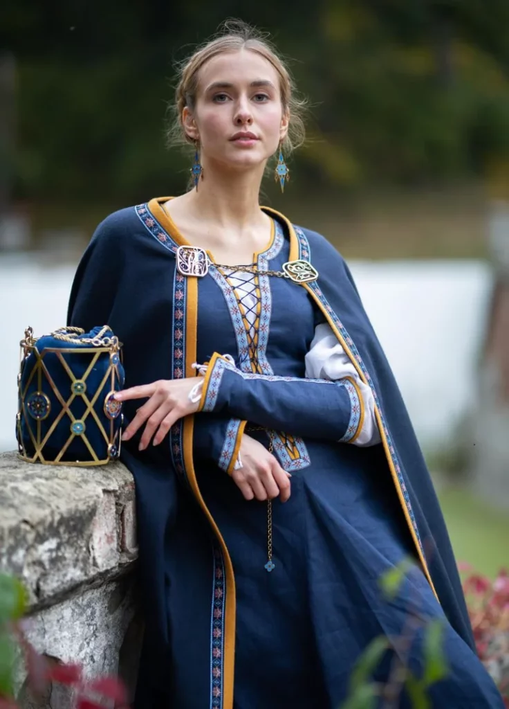 17 Enchanting Medieval Dress Ideas For Your Renaissance Look - The ...