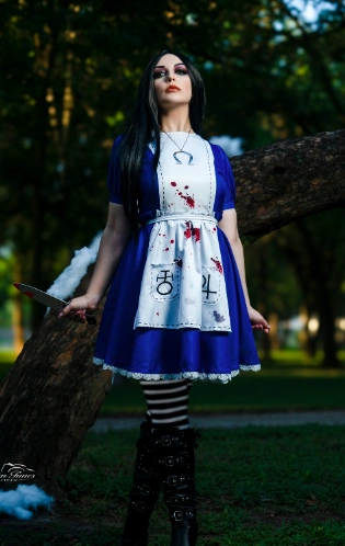 27+ Charming Alice In Wonderland Costume Looks To Recreate - The ...